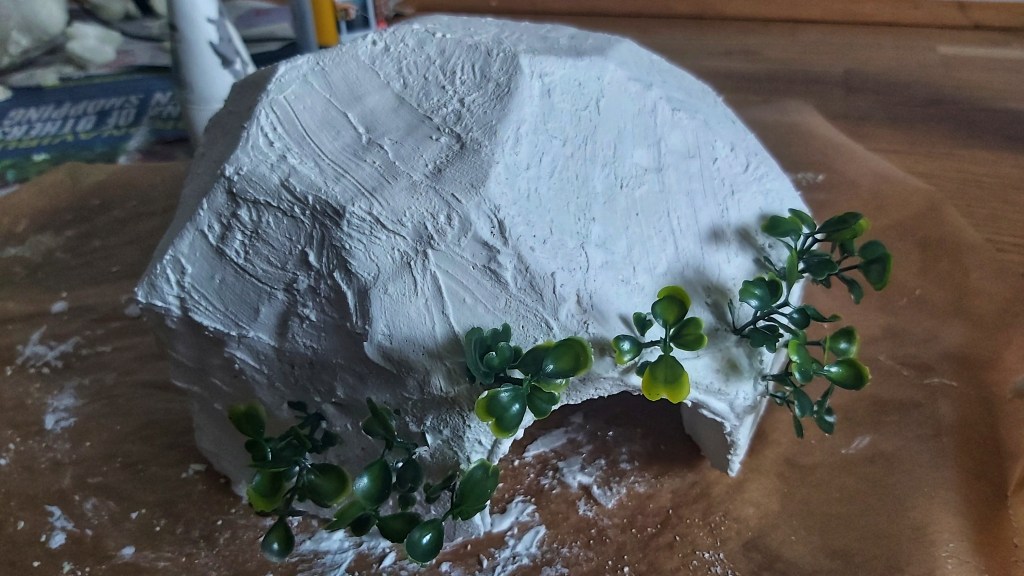 DIY Naturalistic Reptile Hides – Alphe's Corner