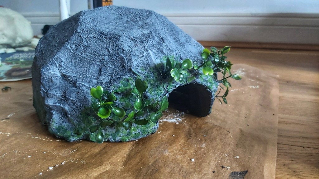 DIY Naturalistic Reptile Hides – Alphe's Corner