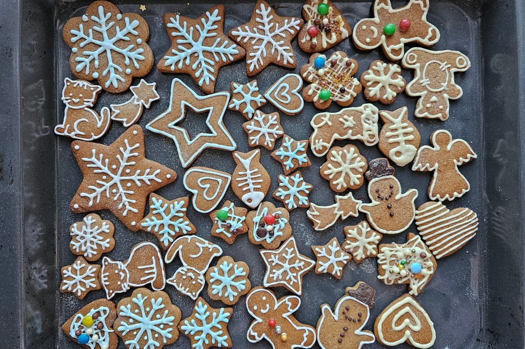 Christmas Baking 2025 – Gingerbread Cookies, Yule Log Cake And Much ...